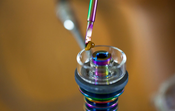 5 Common Beginner Dab Rigs Accessories for First-Time Smokers - The Zen ...